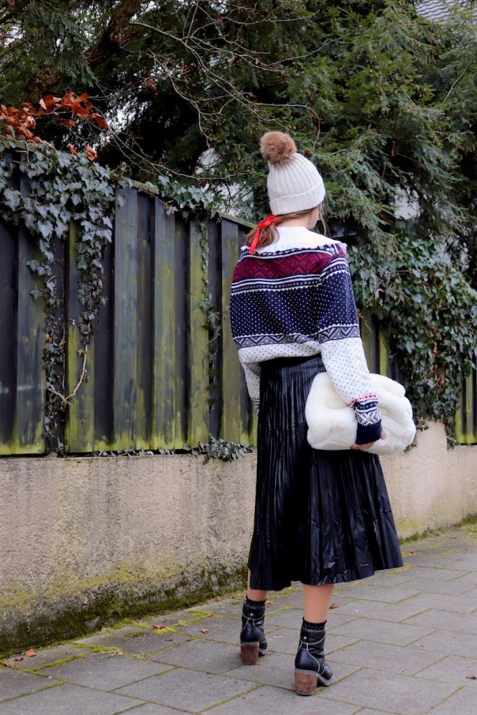 Cozy Chic Holiday Look - Fashion Blog Heartfelt Hunt by Marie Mehta